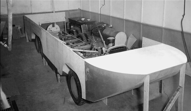 DUKW 353, 2,5 ton, 6x6, Amphibious Troop/Cargo carrier - Special Forces ...