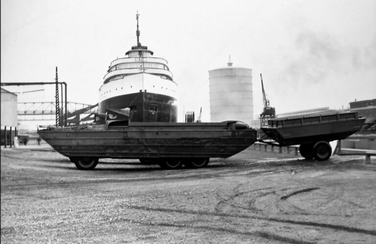 DUKW 353, 2,5 ton, 6x6, Amphibious Troop/Cargo carrier - Special Forces ...